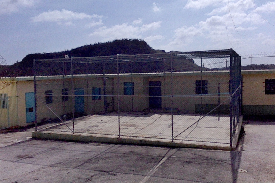 Curaçao moet mensen uit vreemdelingendetentie vrijlaten - Amnesty ...