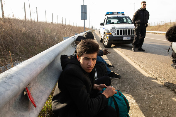 Pushbacks en geweld langs Griekse grens - Amnesty International