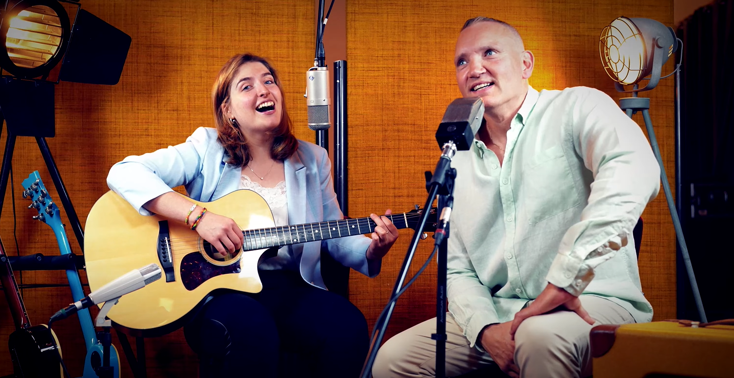 Ik kan alleen Myanmarezen wat liefde sturen met muziek
